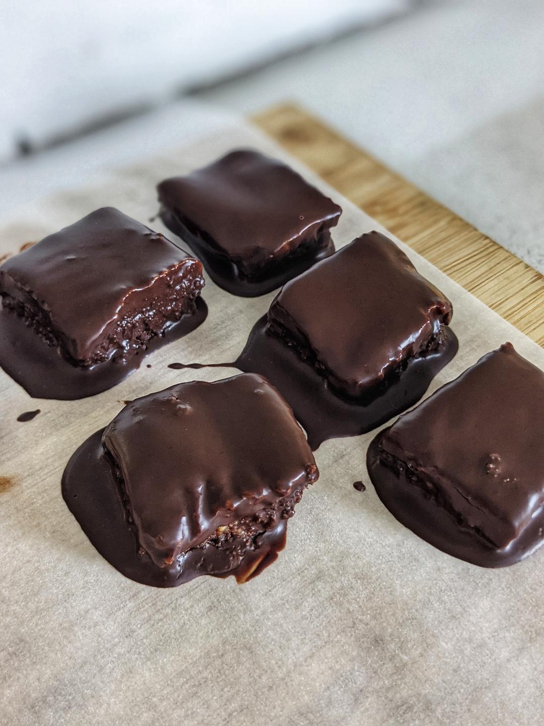 Chocolate Peanut Butter Almond Bites - Move Daily